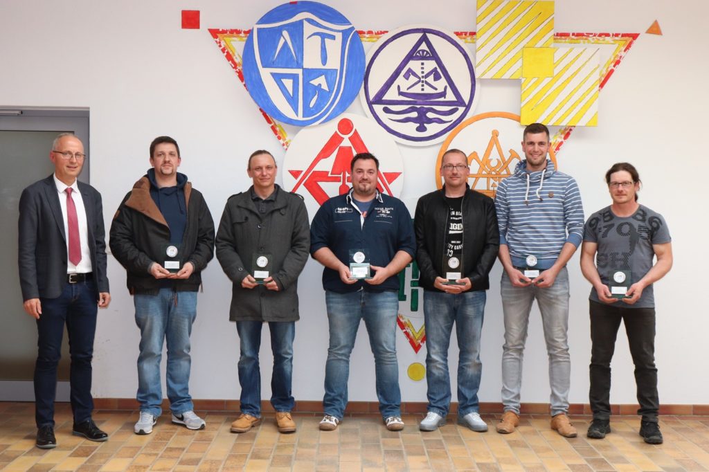 74 Prüflinge freuen sich über erfolgreiche Weiterbildung - Aus- und ...